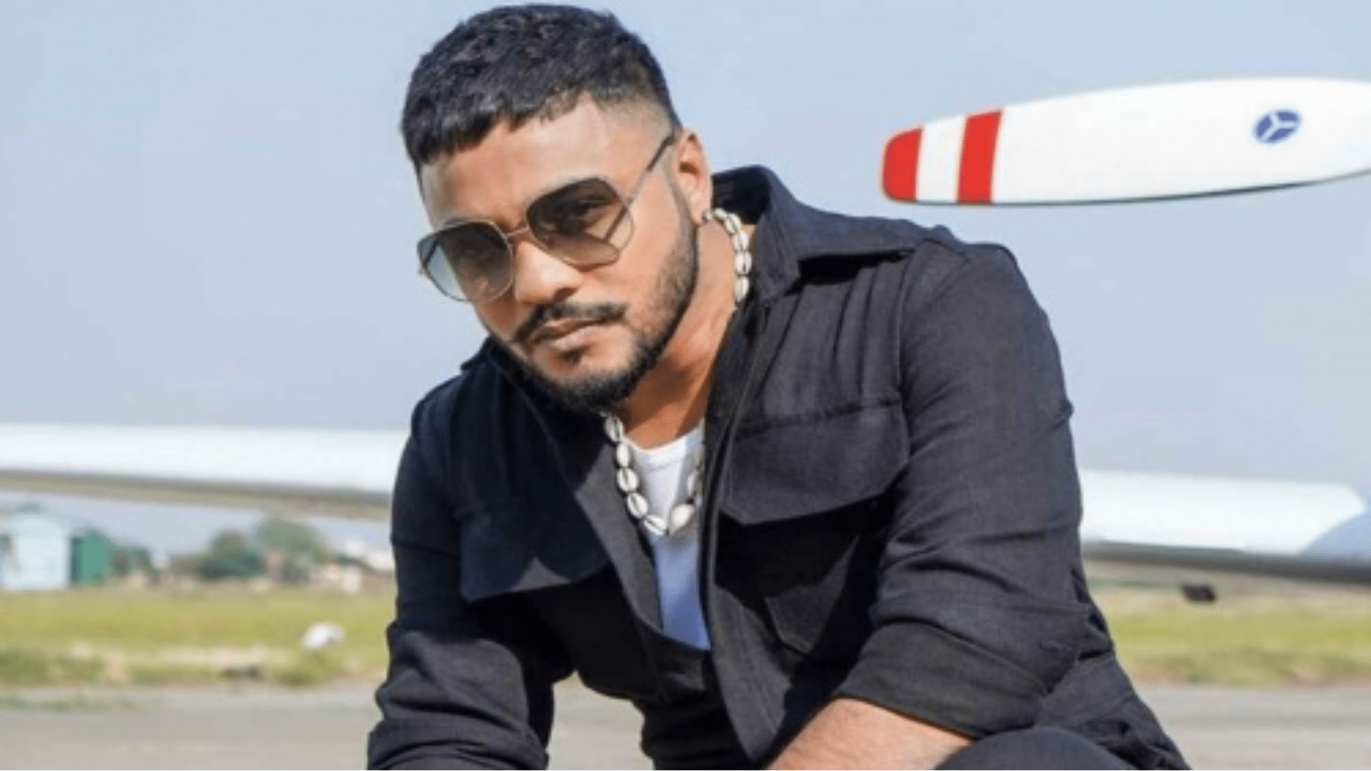 Rapper Raftaar takes a sly dig at celebrities who invite paps at the ...