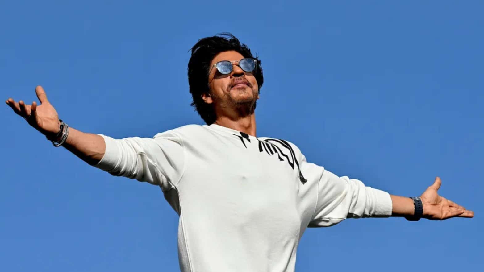 This Shah Rukh Khan Co Star Massively Trolled For Saying Ek Insaan Ke