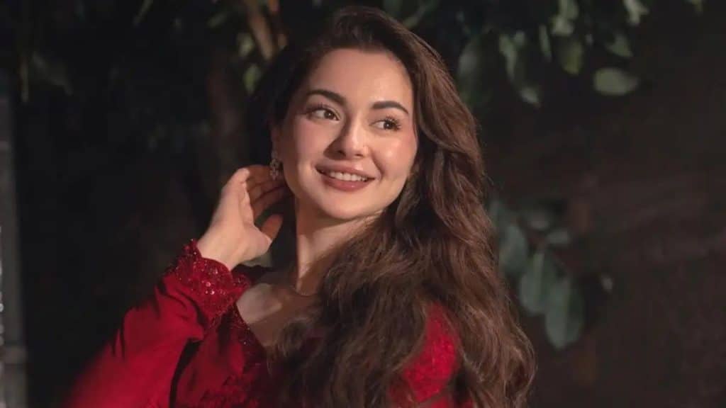 Pakistani actress Hania Aamir asked to rate her favourite Bollywood actor among Shah Rukh Khan ...