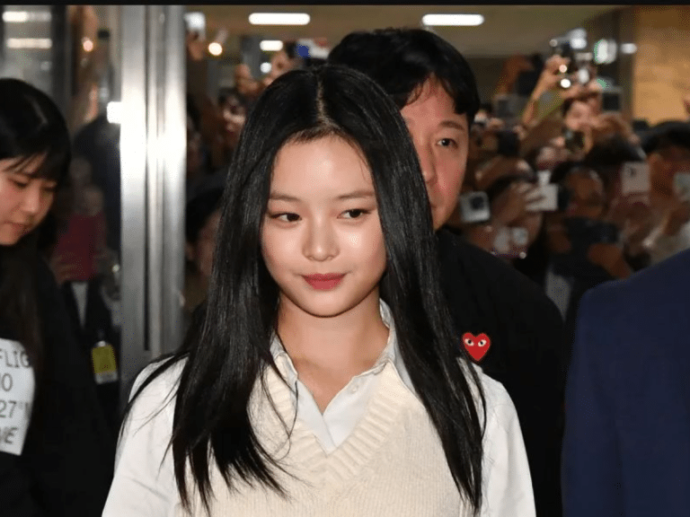 Newjeans Hanni Captured Crying During A Recent Airport Appearance