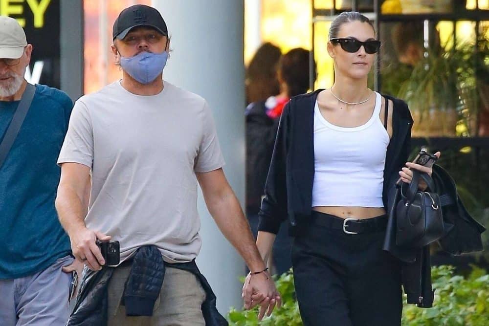 Leonardo DiCaprio gets snapped enjoying a beach vacation with 26-year-old girlfriend Vittoria ...