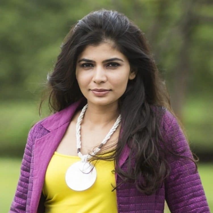 Chinmayi Sripada bashes a netizen's comment