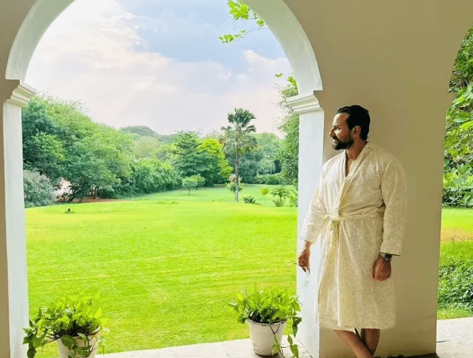Saif Ali Khan Attacked: From a spacious library with antique decor to a tranquil garden – a ...