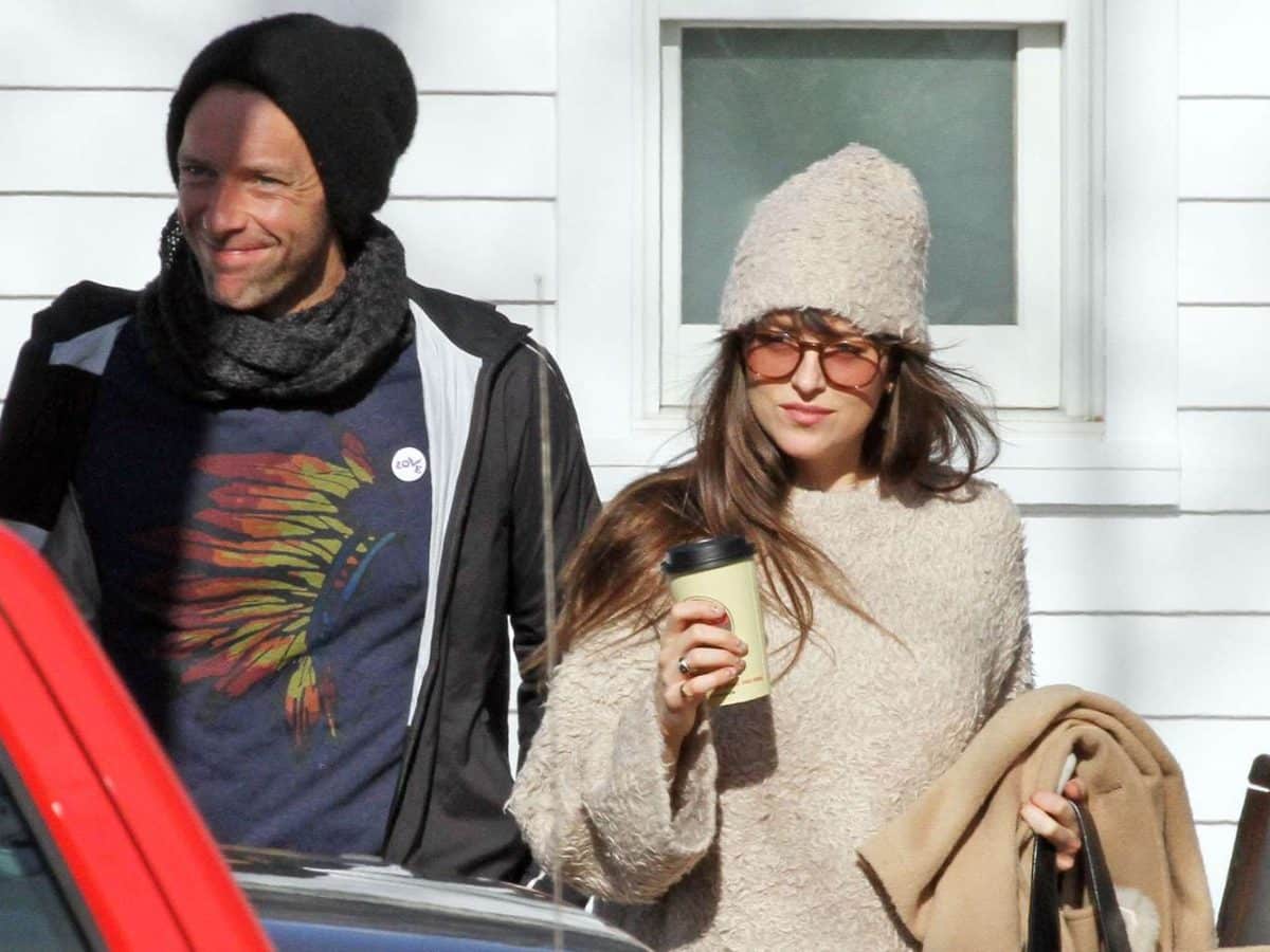 Coldplay's Chris Martin and girlfriend Dakota Johnson visit Maha Kumbh ...