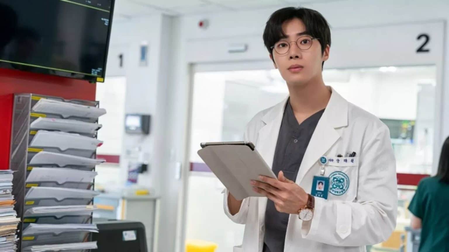 Choo Young Woo wins hearts with his amazing transformation as Dr Yang ...