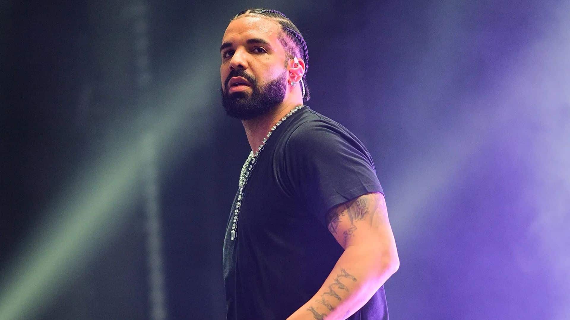 Drake throws a slipper at a drone showing him gambling - WATCH