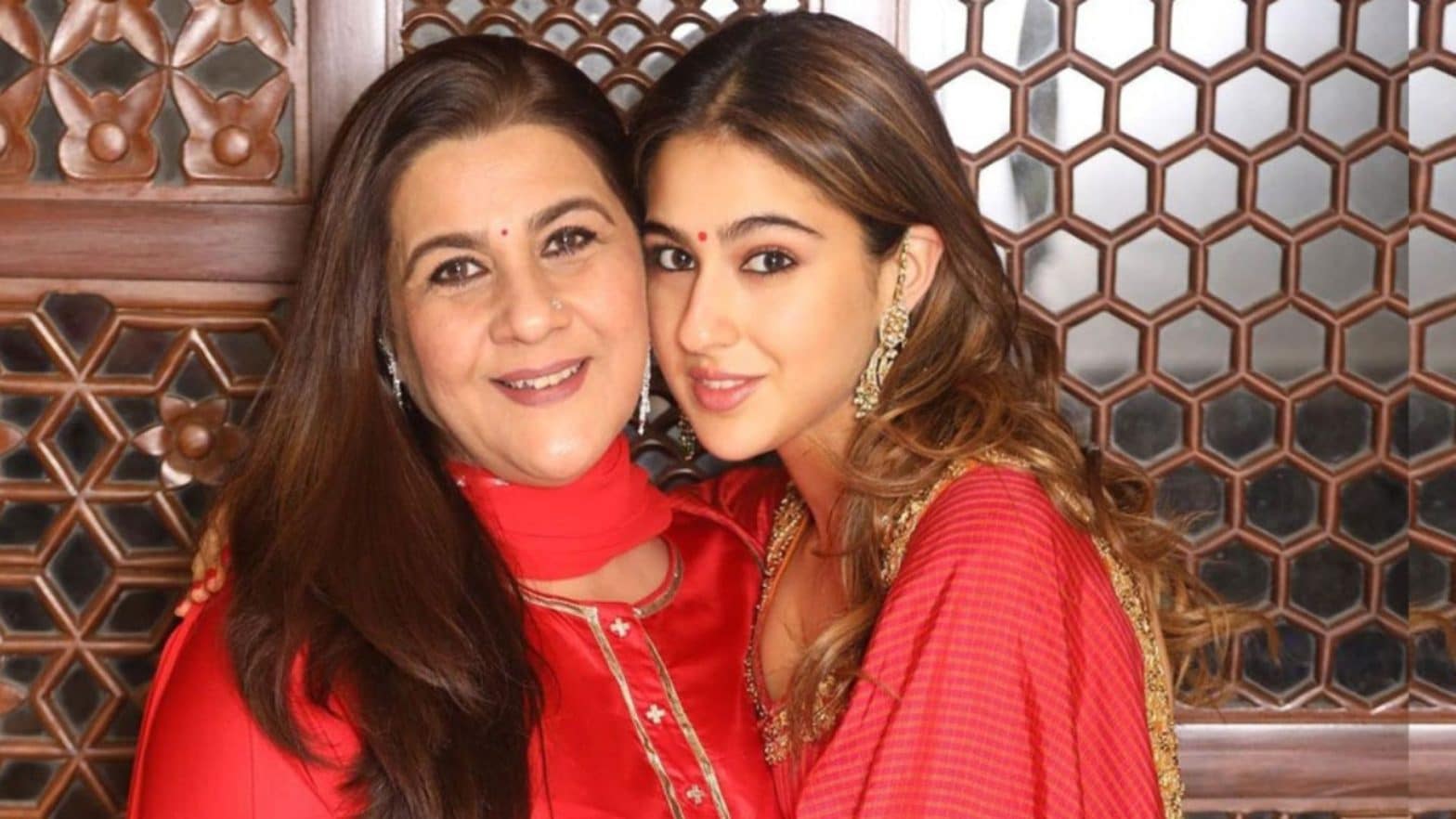 Sara Ali Khan reveals mom Amrita Singh manages her money