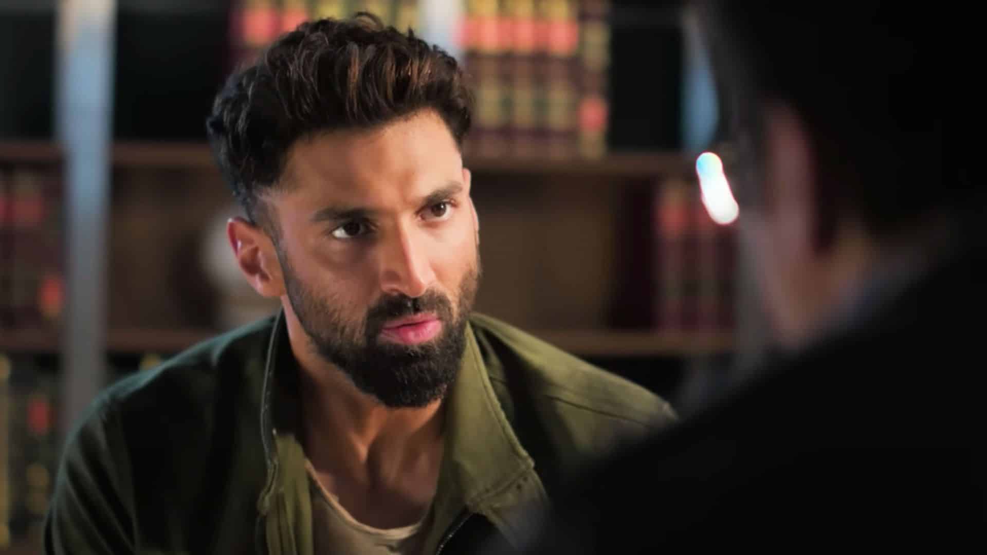 Fan trespasses Aditya Roy Kapur's house claims to bring gifts