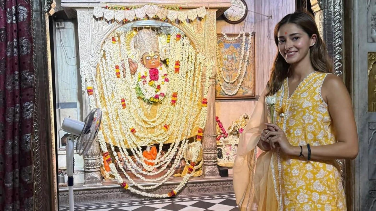 Ananya Panday visits Kale Hanuman ji temple in Jaipur - Pics