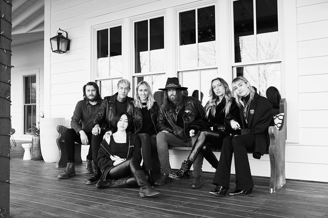 Miley Cyrus and Cody Simspon Celebrate First Christmas Together with ...