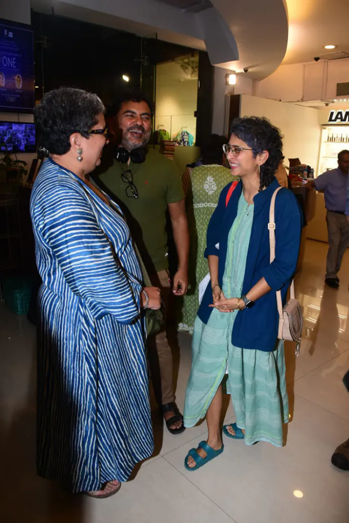 WATCH: Aamir Khan is all smiles as he hangs out with 1st wife Reena ...