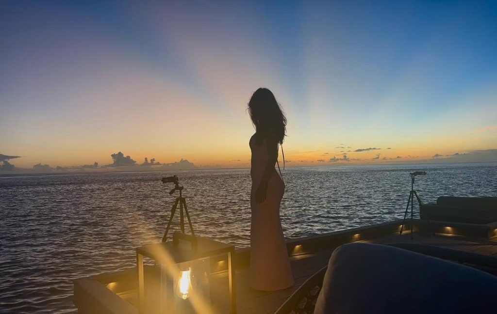 Suhana Khan STUNS in new pictures from her SECRET getaway - Masala.com