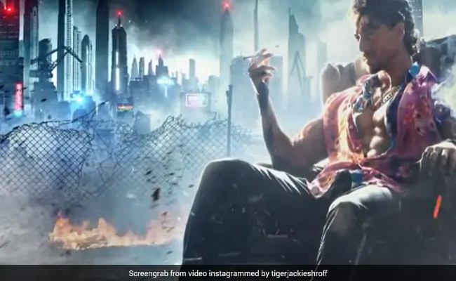 Tiger Shroff unveils Ganpath's NEW poster with Kriti Sanon - Find out ...