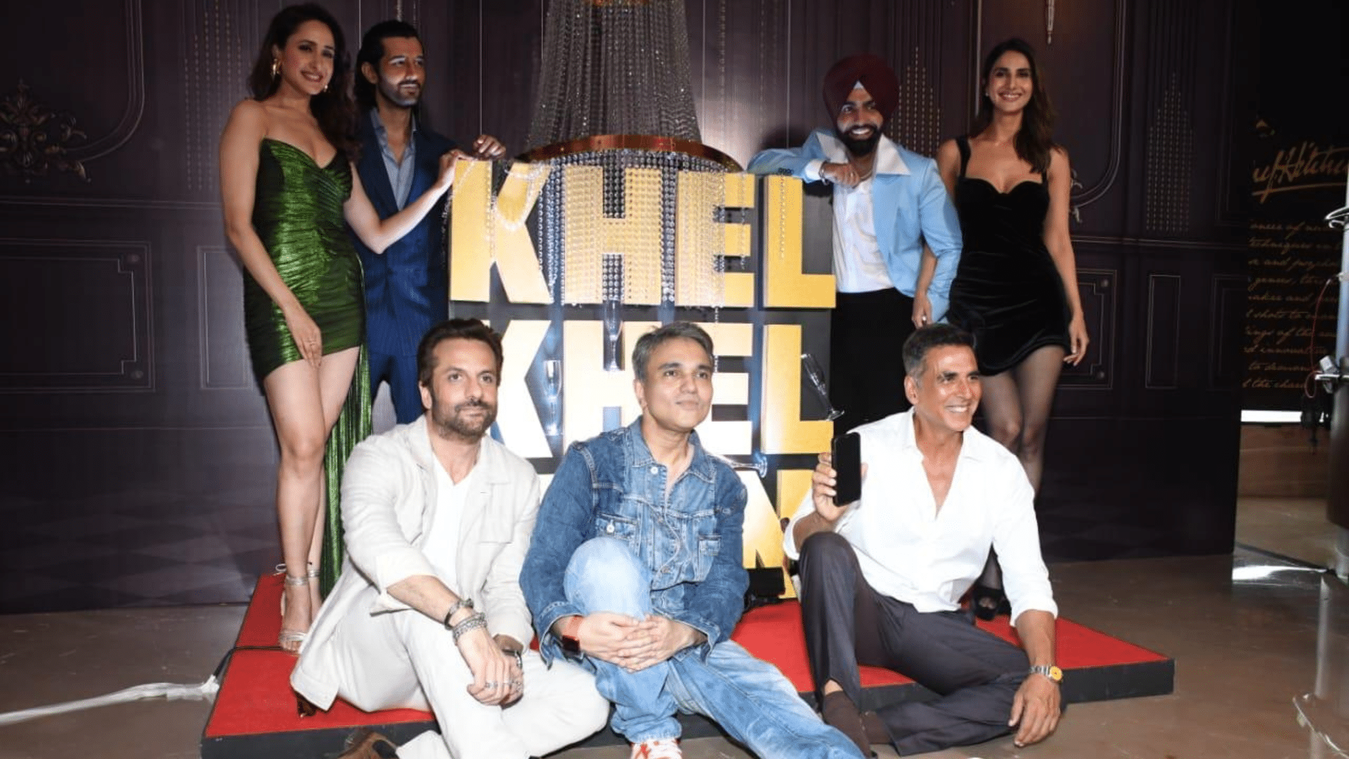 Khel Khel Mein Trailer Out: Akshay Kumar, Vaani Kapoor, Taapsee Pannu ...