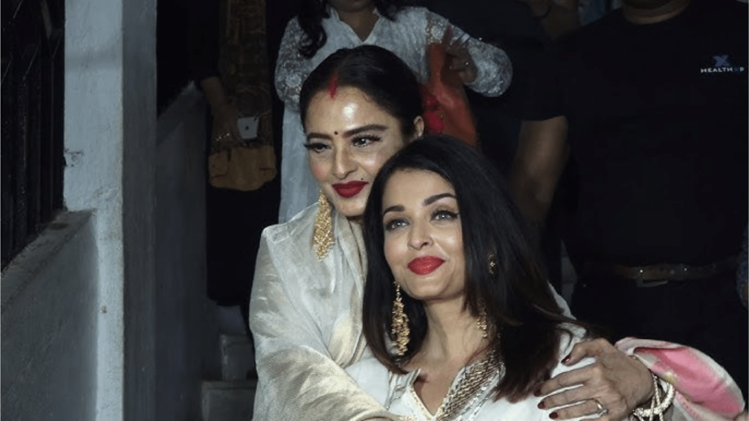 When Rekha penned an emotional letter to Amitabh Bachchan's daughter-in ...