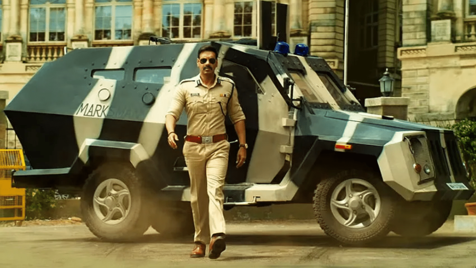 Ajay Devgn takes a witty dig at Akshay Kumar when asked about his ...