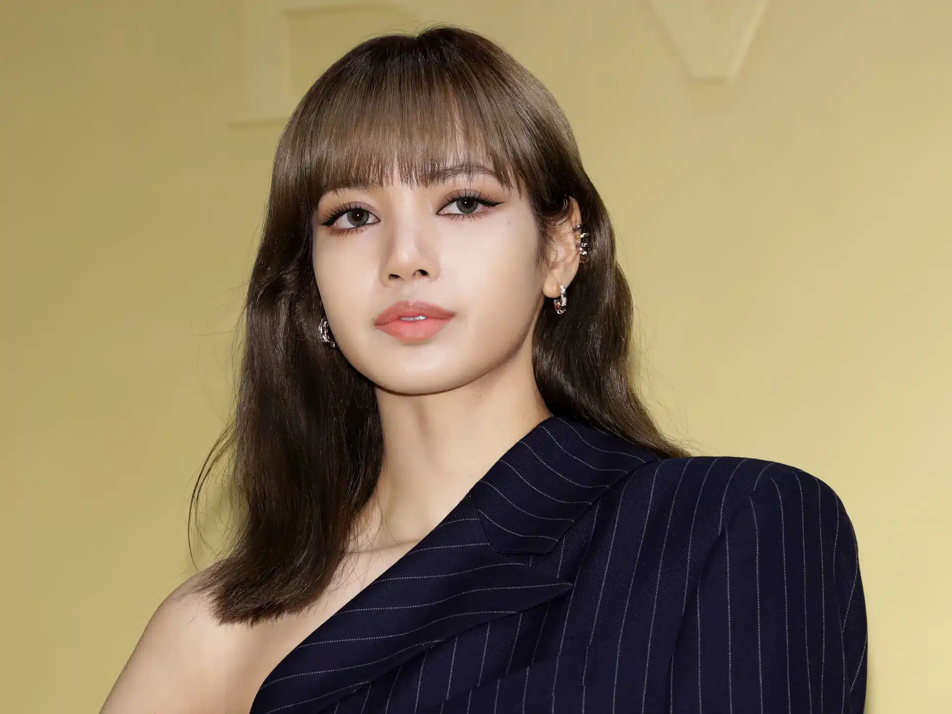 Blackpink's Lisa lights up the stage with her electrifying performances ...