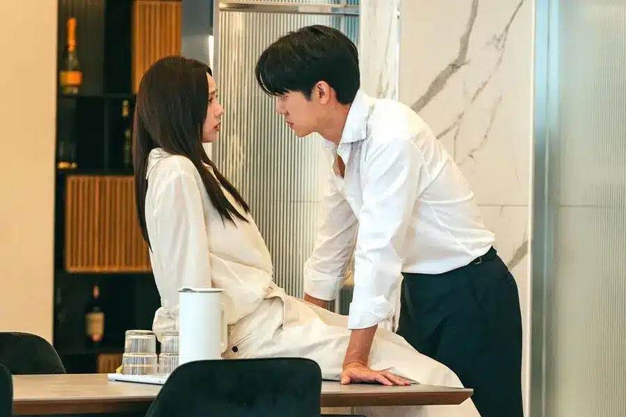 When The Phone Rings E7: Yoo Yeon Seok's Baek Sa Eon is the perfect husband taking care of his ...