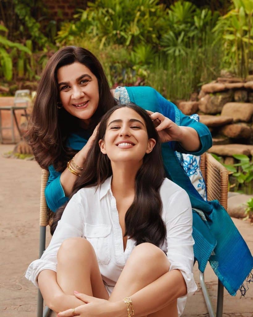 Sara Ali Khan reveals mom Amrita Singh manages her money